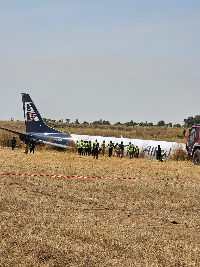 Allied Air cargo plane skids off into bush at Abuja airport - Aviation ...